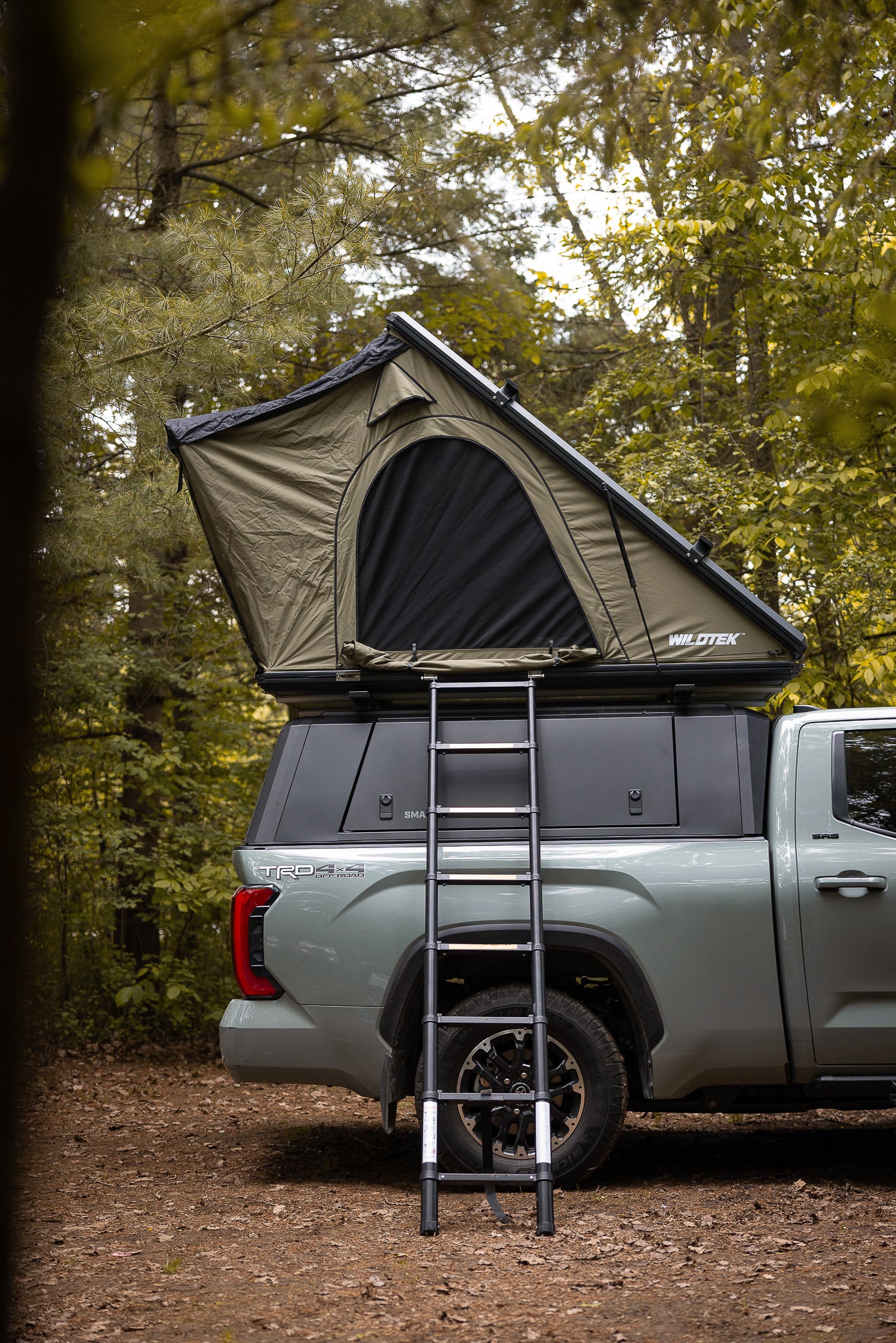 Hardshell rooftop tent ACADIA – WILDTEK - Tentes de toits et remorques ...